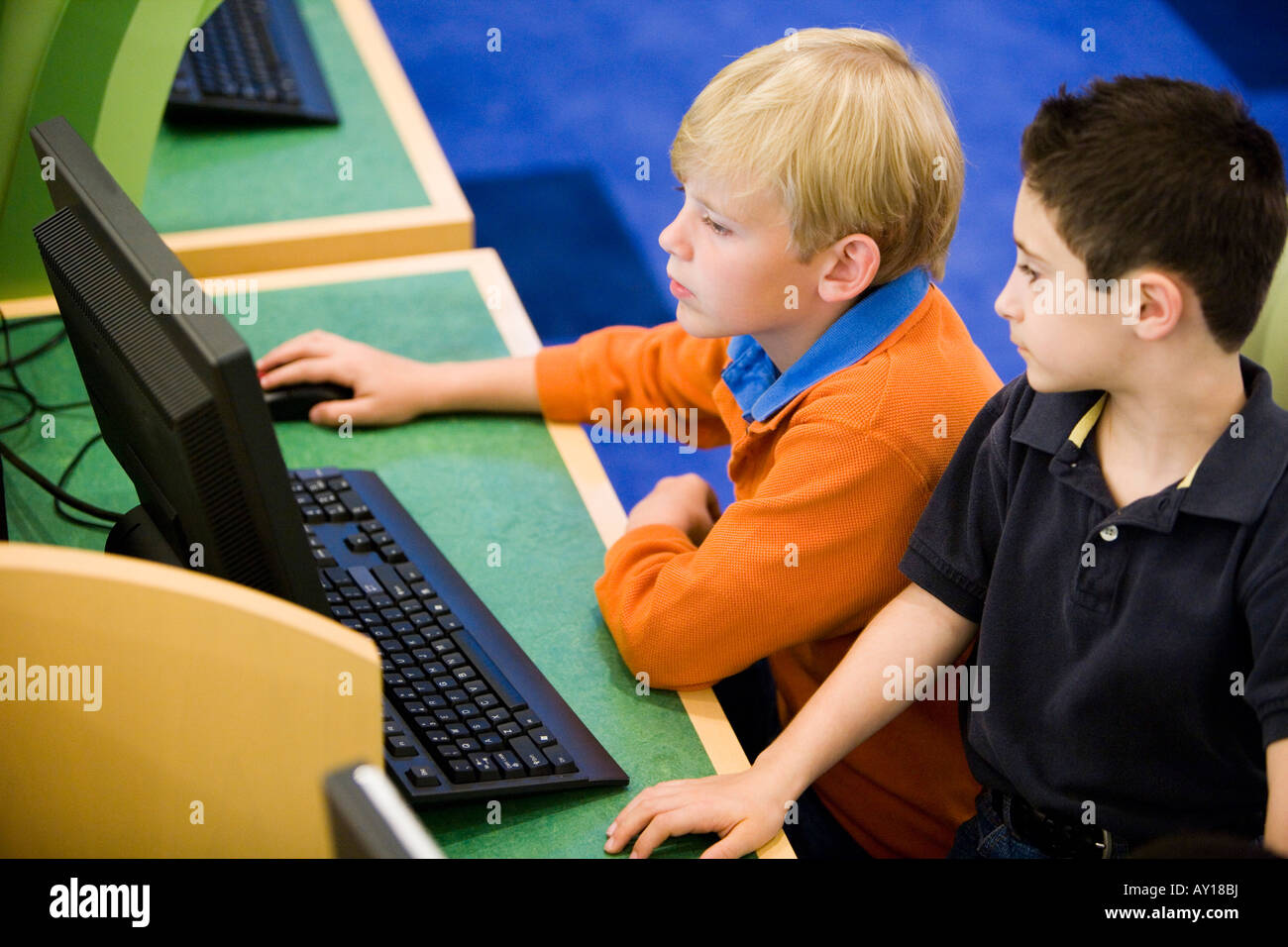 Students sitting at a computer in the library Stock Photo - Alamy