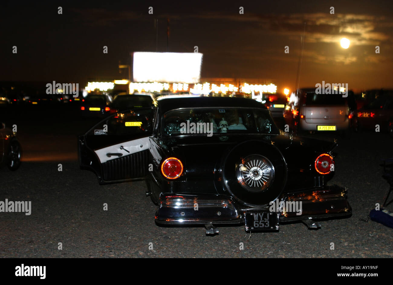 Drive in movie theatre hi-res stock photography and images - Alamy