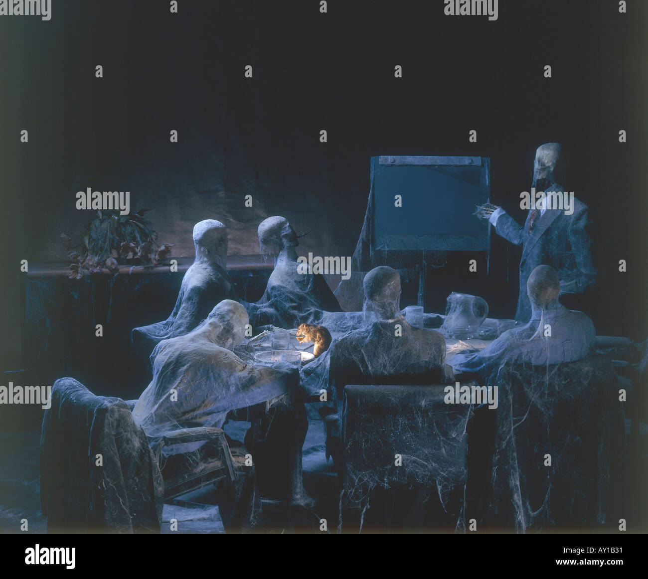 Skeletons table hi-res stock photography and images - Alamy