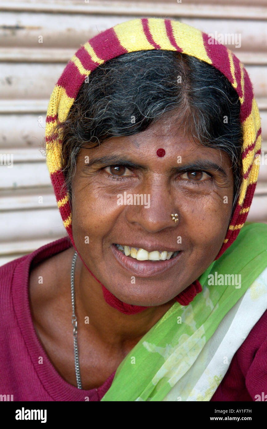portrait of indian woman at the fruit and vegetable market mysore Stock ...