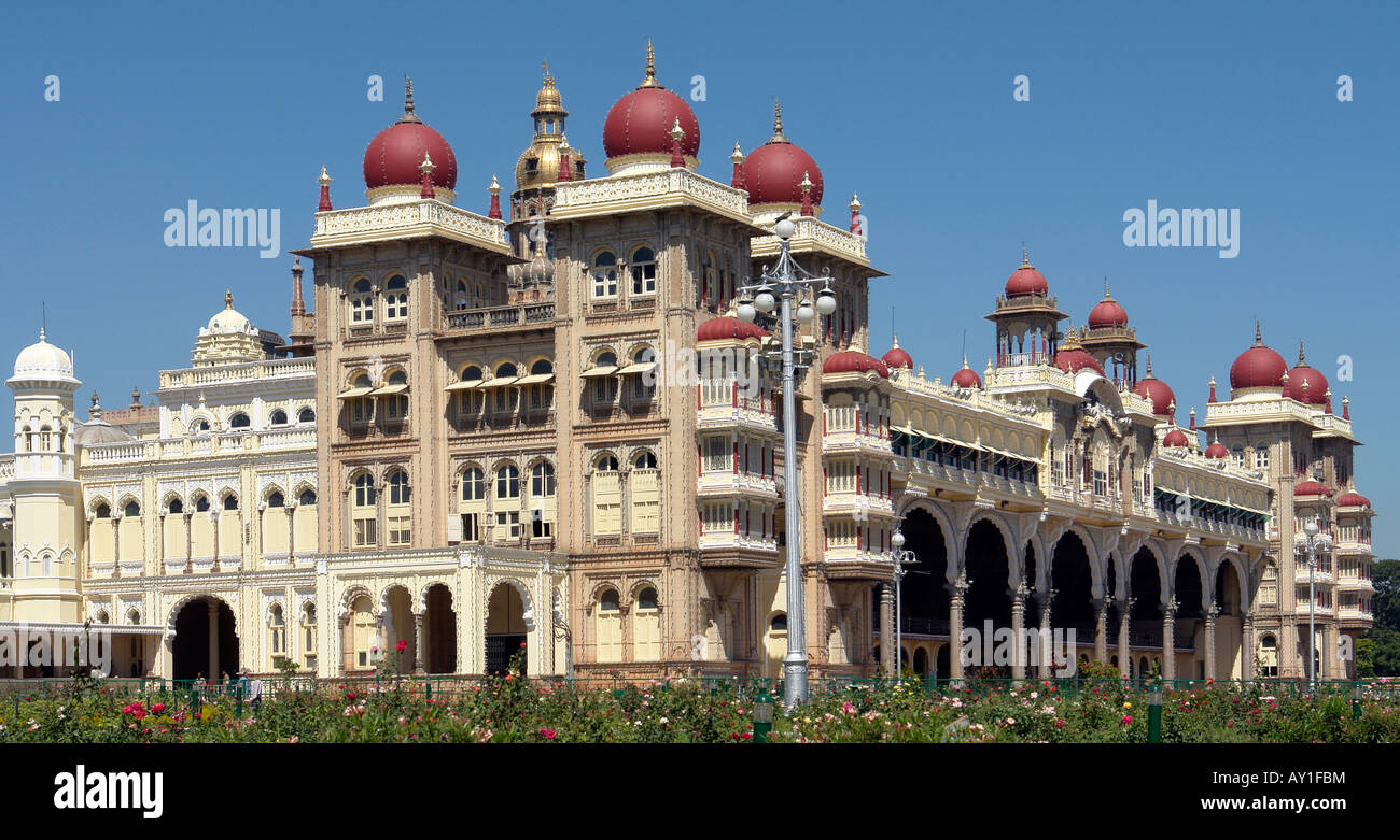 Maharajas palace mysore hi-res stock photography and images - Alamy