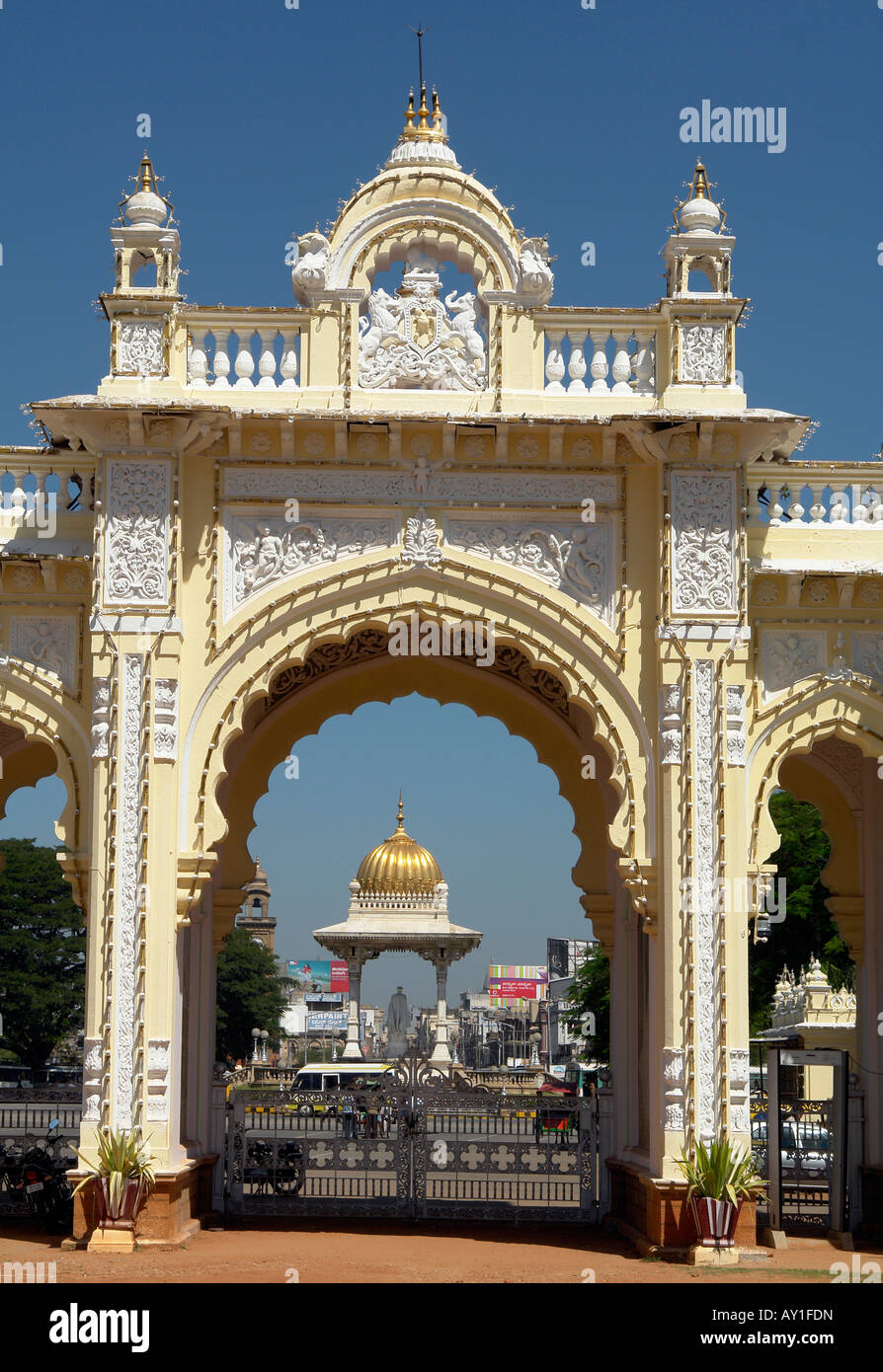entrance gate to the maharajas city palace mysore Stock Photo - Alamy