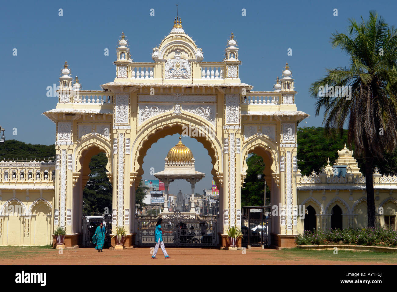 entrance gate to maharajas palace mysore Stock Photo - Alamy