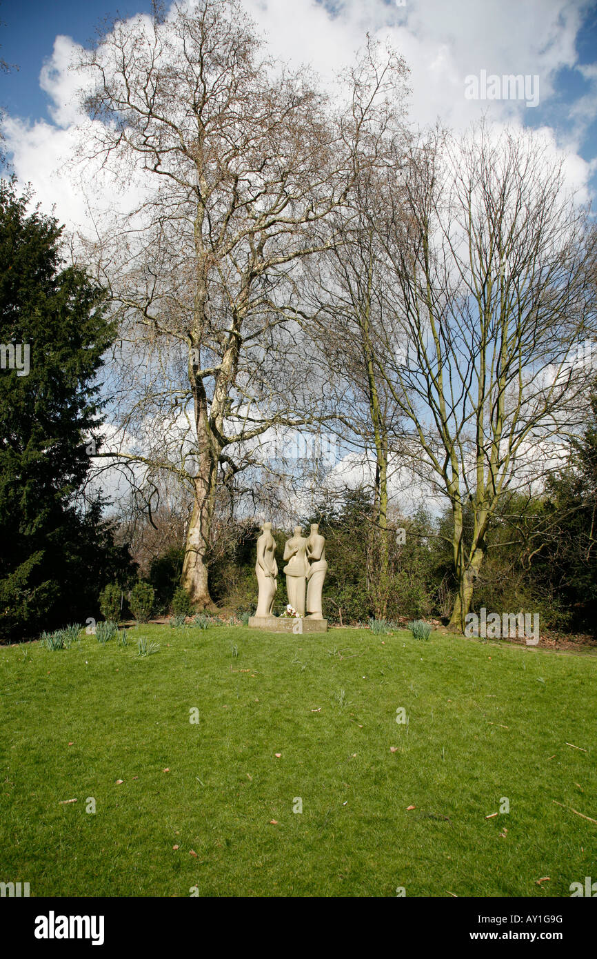 Three Standing Figures sculpture by Henry Moore in Battersea Park ...