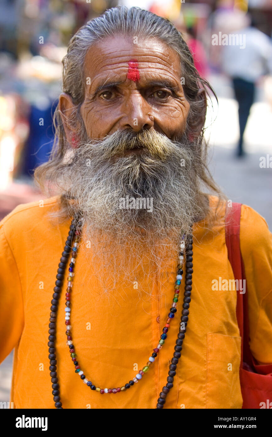 Hindu man clothes hi-res stock photography and images - Alamy