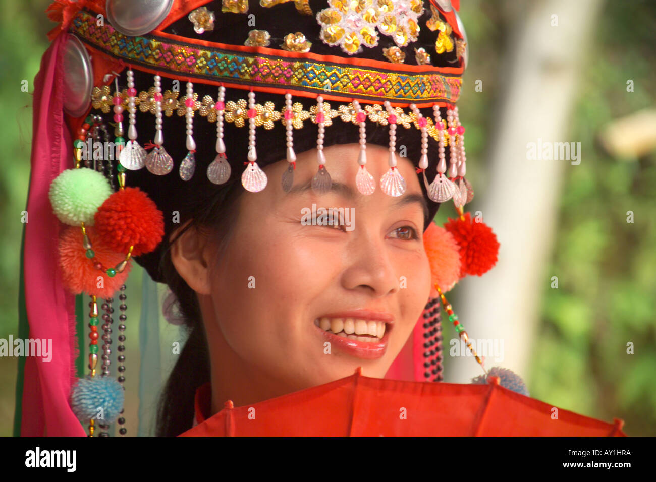 Chinese girls in traditional outfits hi-res stock photography and ...