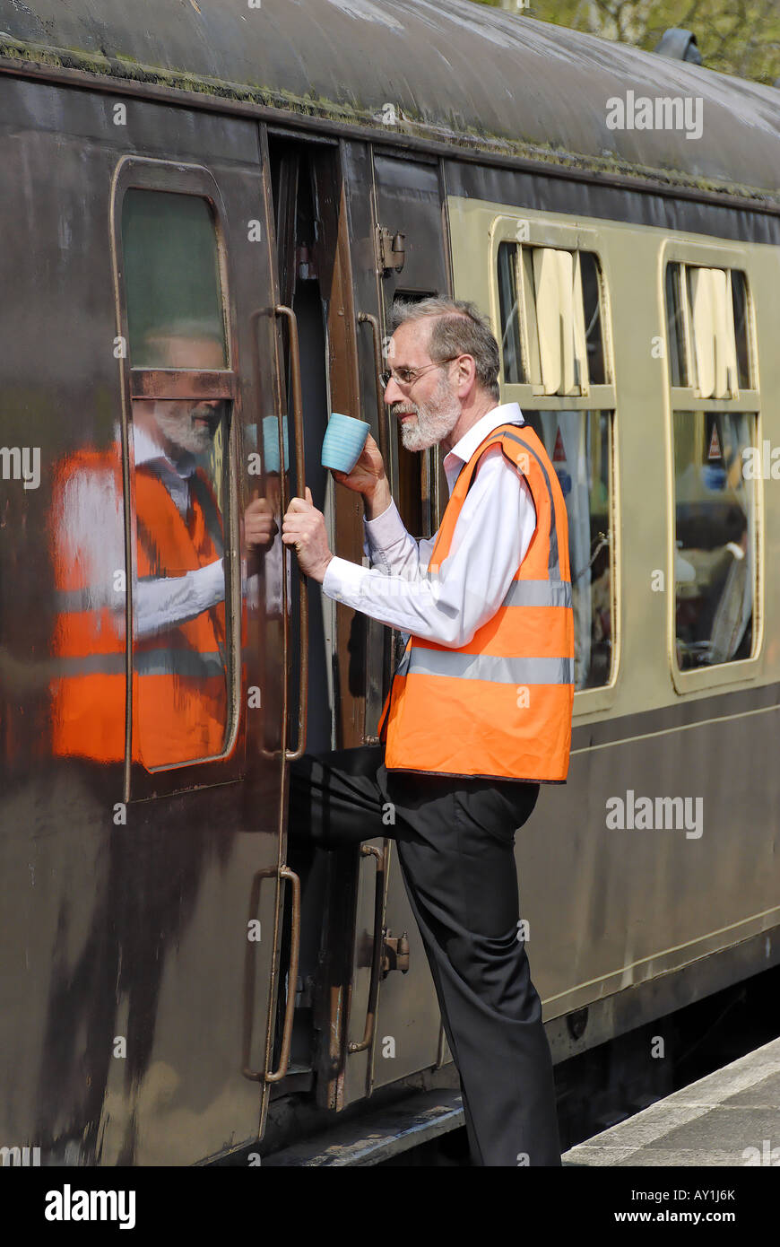 Railway porter hi-res stock photography and images - Alamy