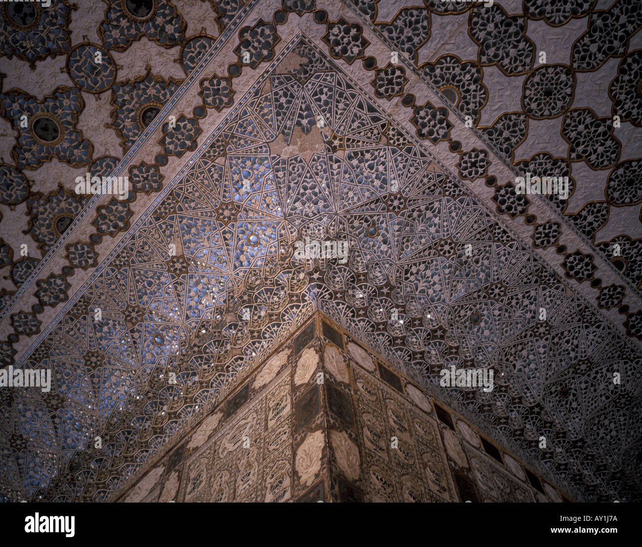Mirrored ceiling, Amber Palace, Jaipur, Rajasthan, India Stock Photo ...