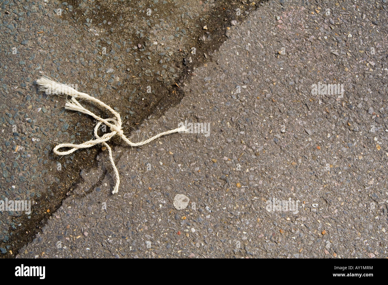 Piece of string hi-res stock photography and images - Alamy