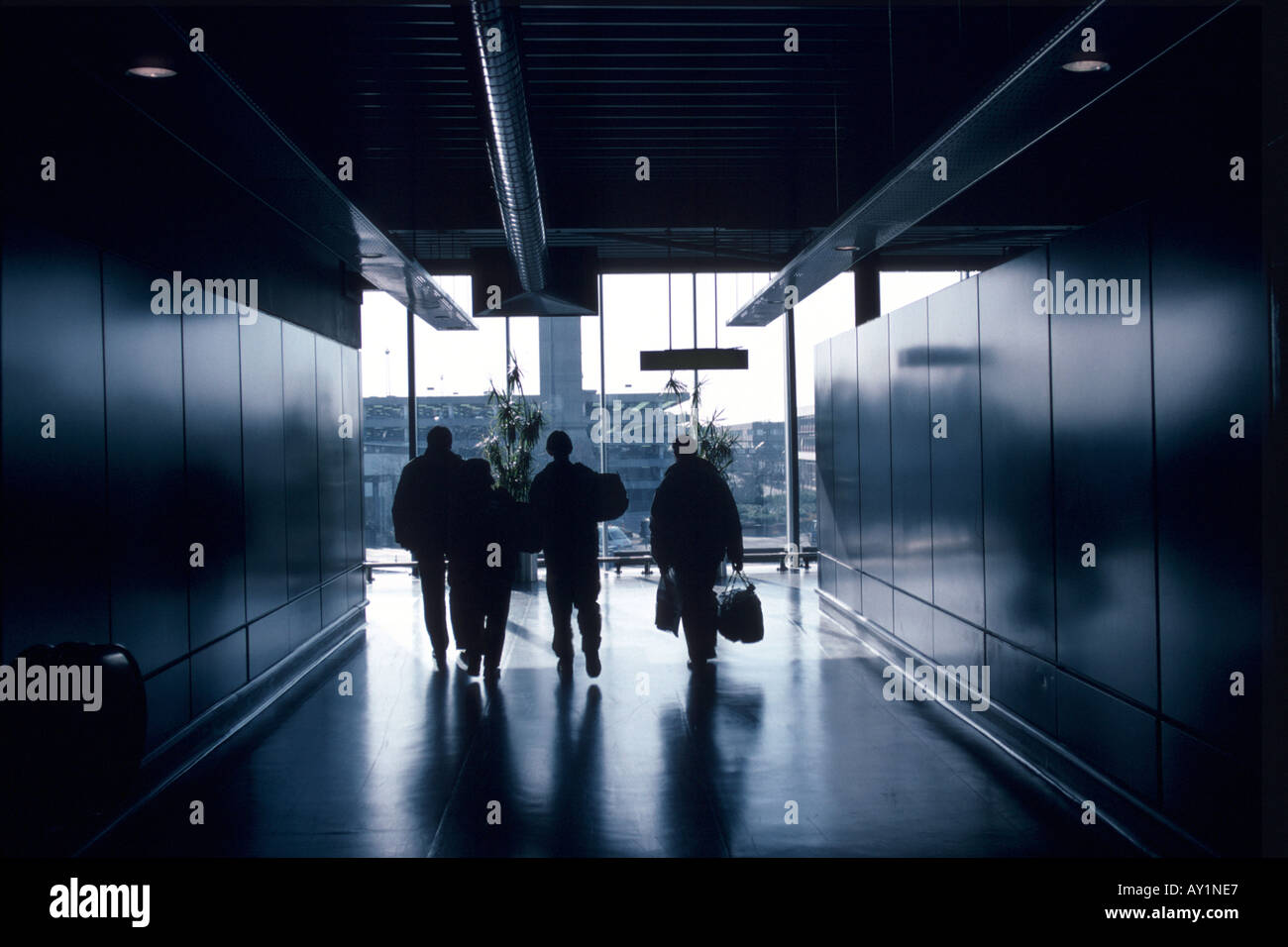 Passengers hurrying to catch a plane Stock Photo - Alamy