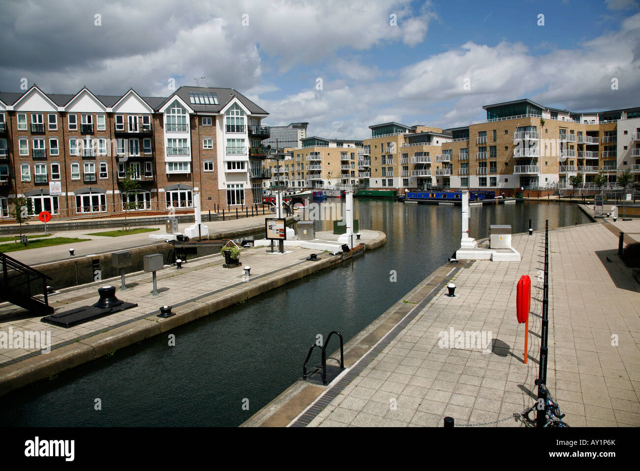 Brentford Lock in Brentford, London Stock Photo - Alamy