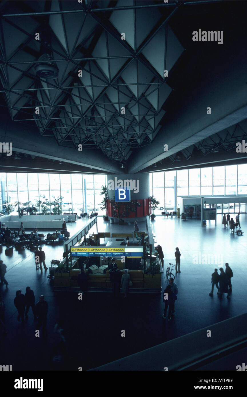 Frankfurt airport check in Stock Photo - Alamy