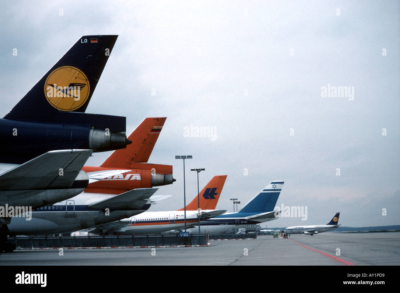 Aircraft tail hi-res stock photography and images - Alamy