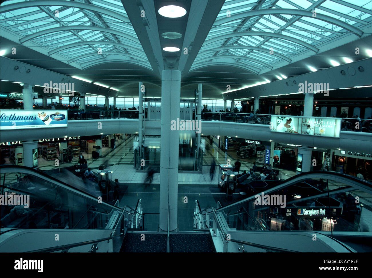 Airport check in hi-res stock photography and images - Alamy