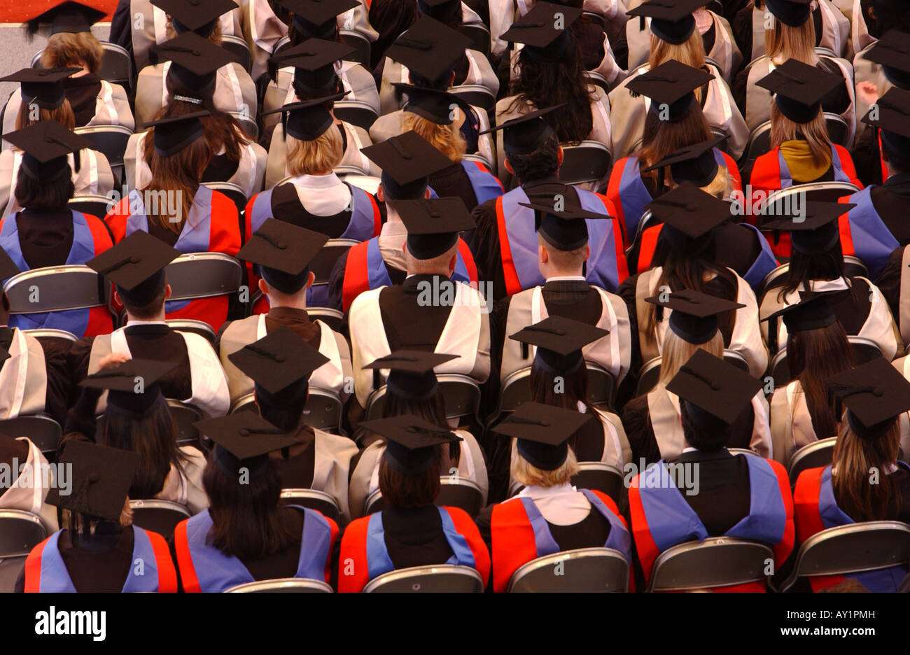 Back view of women graduates hi-res stock photography and images - Alamy