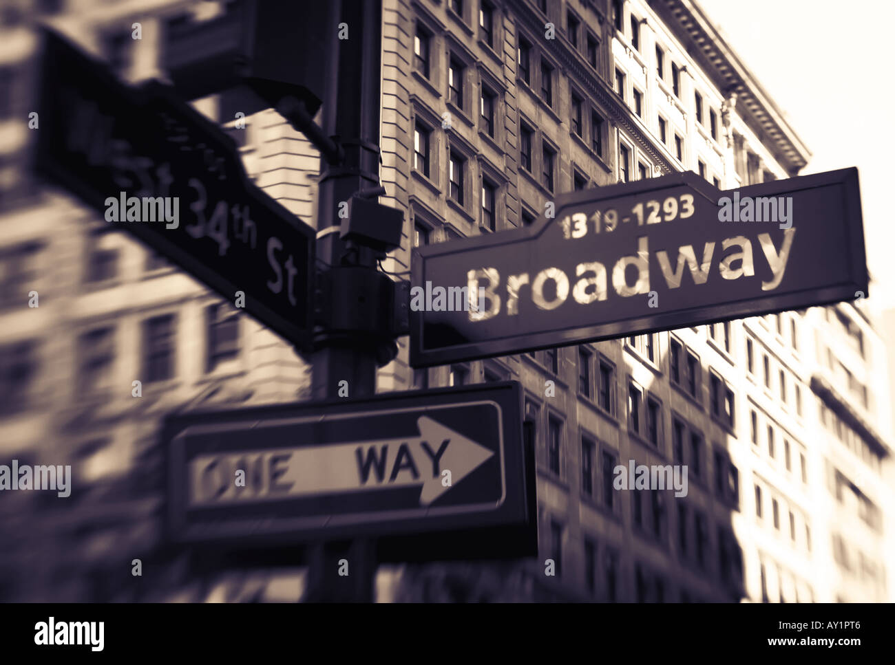 Street road sign 34th street hi-res stock photography and images - Alamy