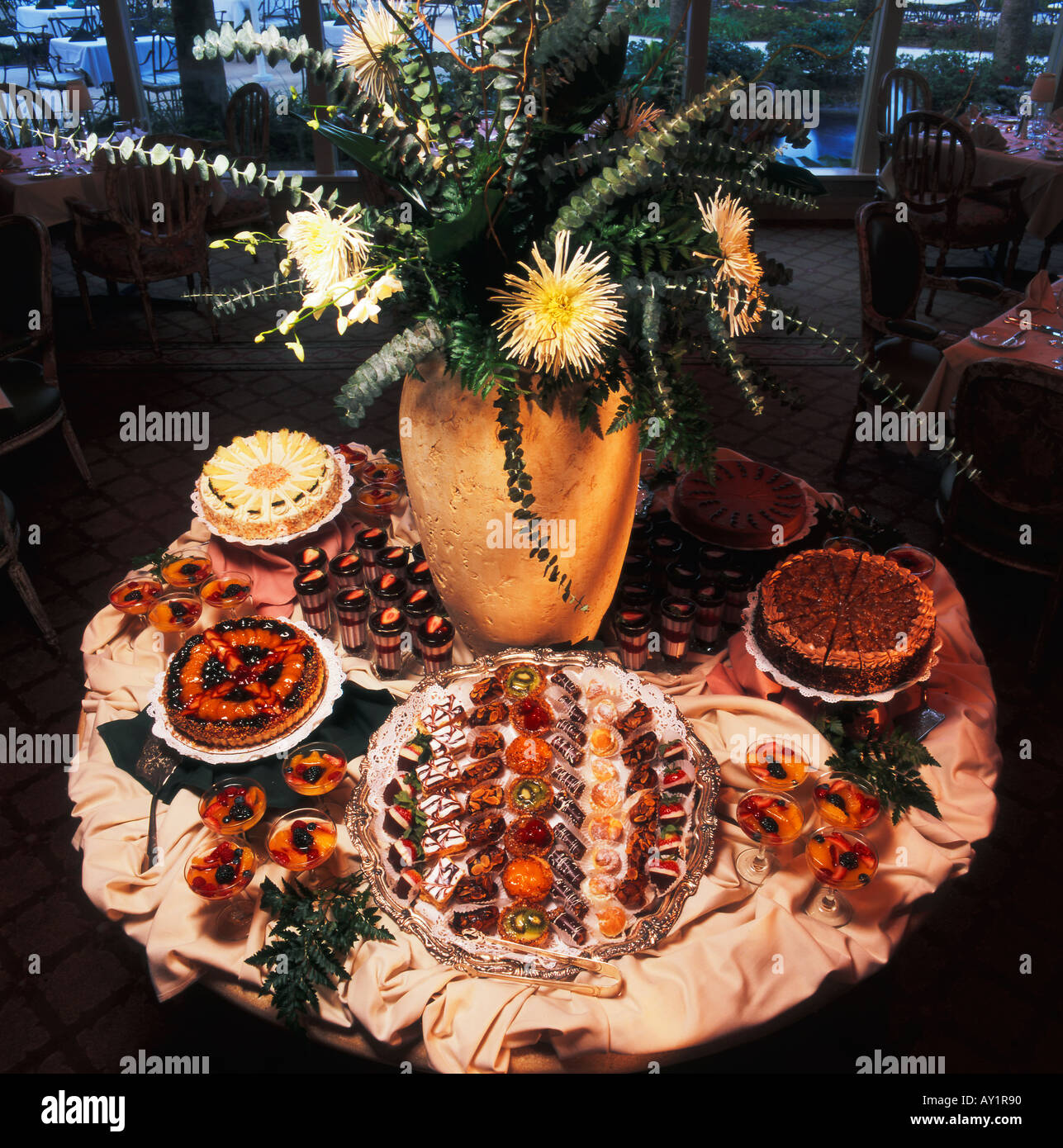Dessert buffet hi-res stock photography and images - Alamy