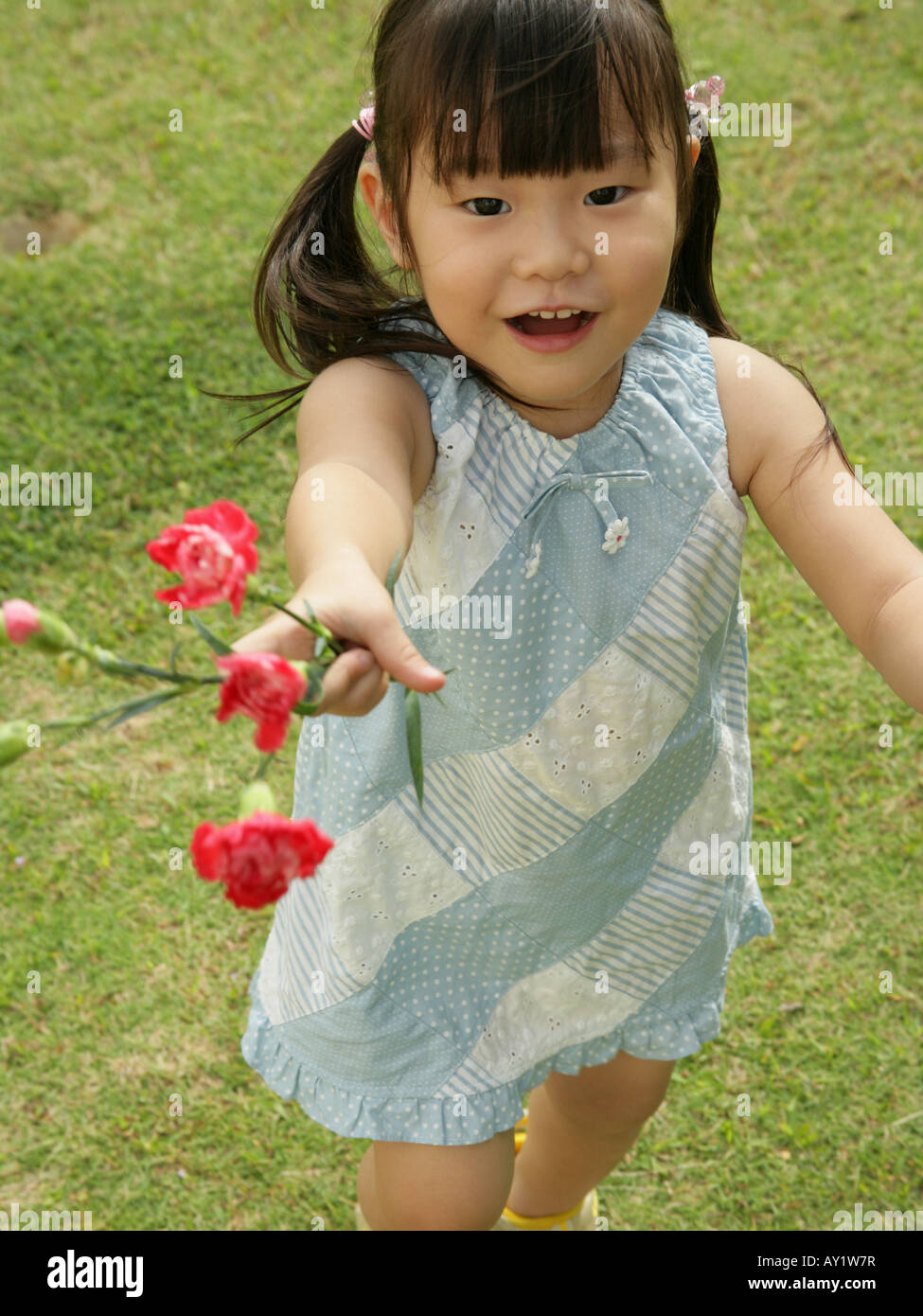 Portrait of a girl holding roses Stock Photo - Alamy