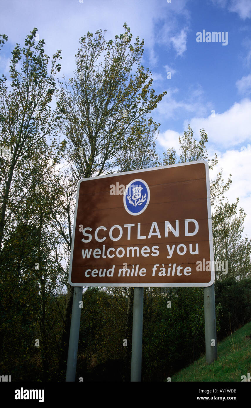Scotland welcomes you road sign UK Stock Photo - Alamy