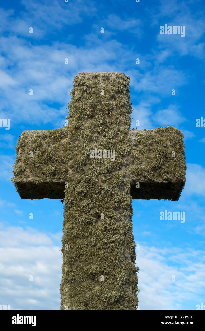 a granite cross in a graveyard Stock Photo - Alamy