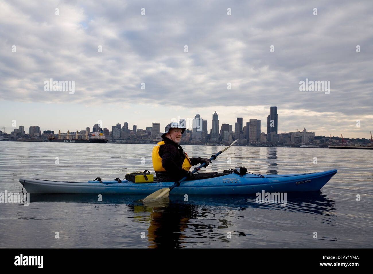 Kayaking, Seattle, skyline Stock Photo - Alamy