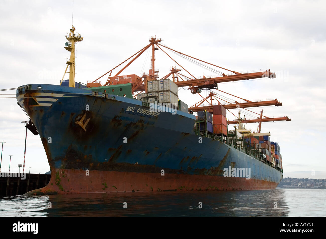 Dock port seattle container ship hi-res stock photography and images ...