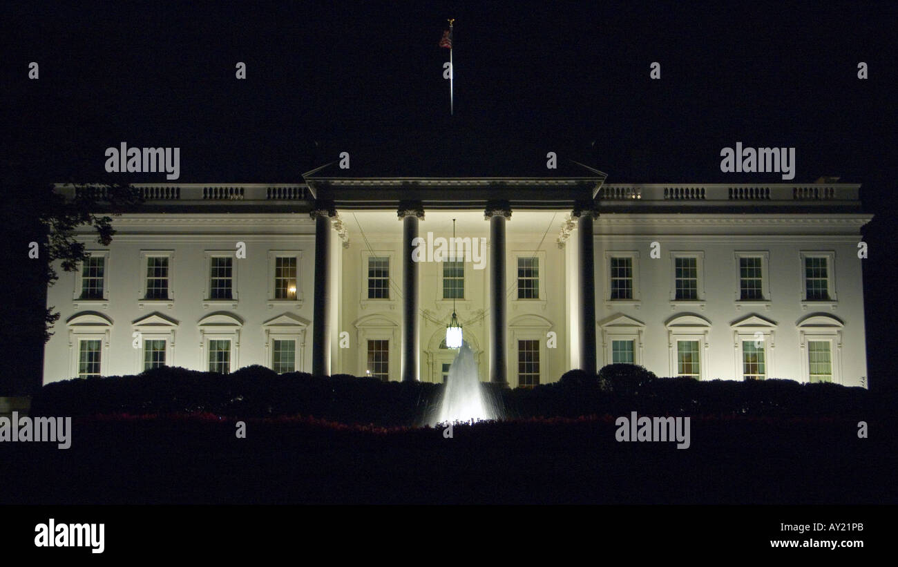 Illuminated white house lawn hi-res stock photography and images - Alamy