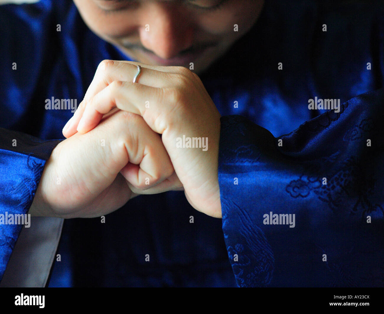 Martial arts bowing hi-res stock photography and images - Alamy