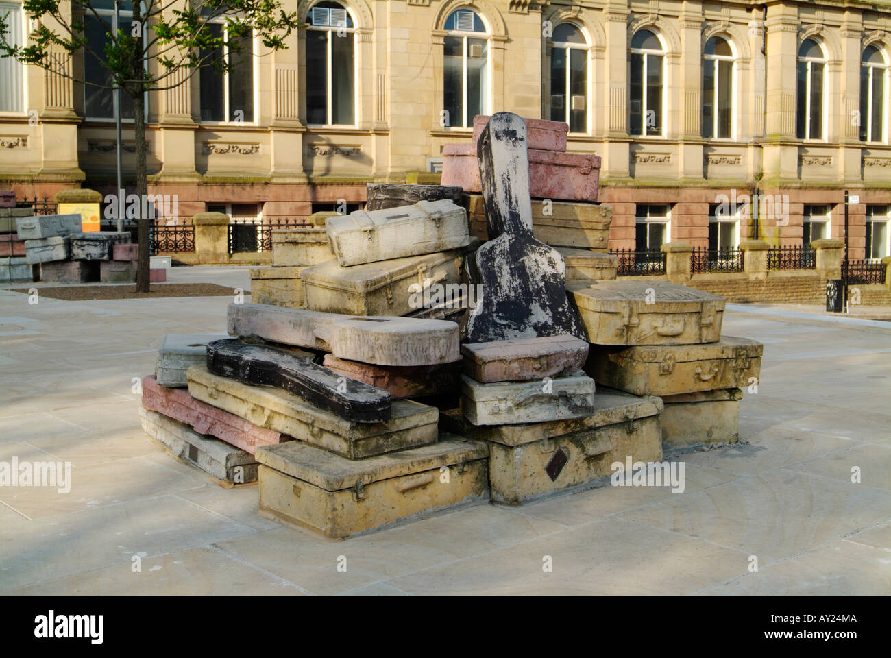 The hope street suitcases hi-res stock photography and images - Alamy