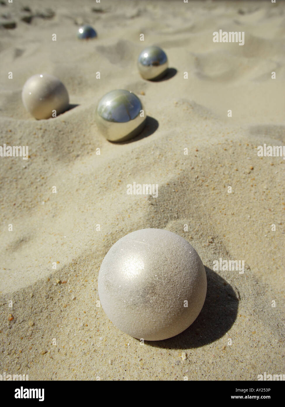 Five metal balls hi-res stock photography and images - Alamy