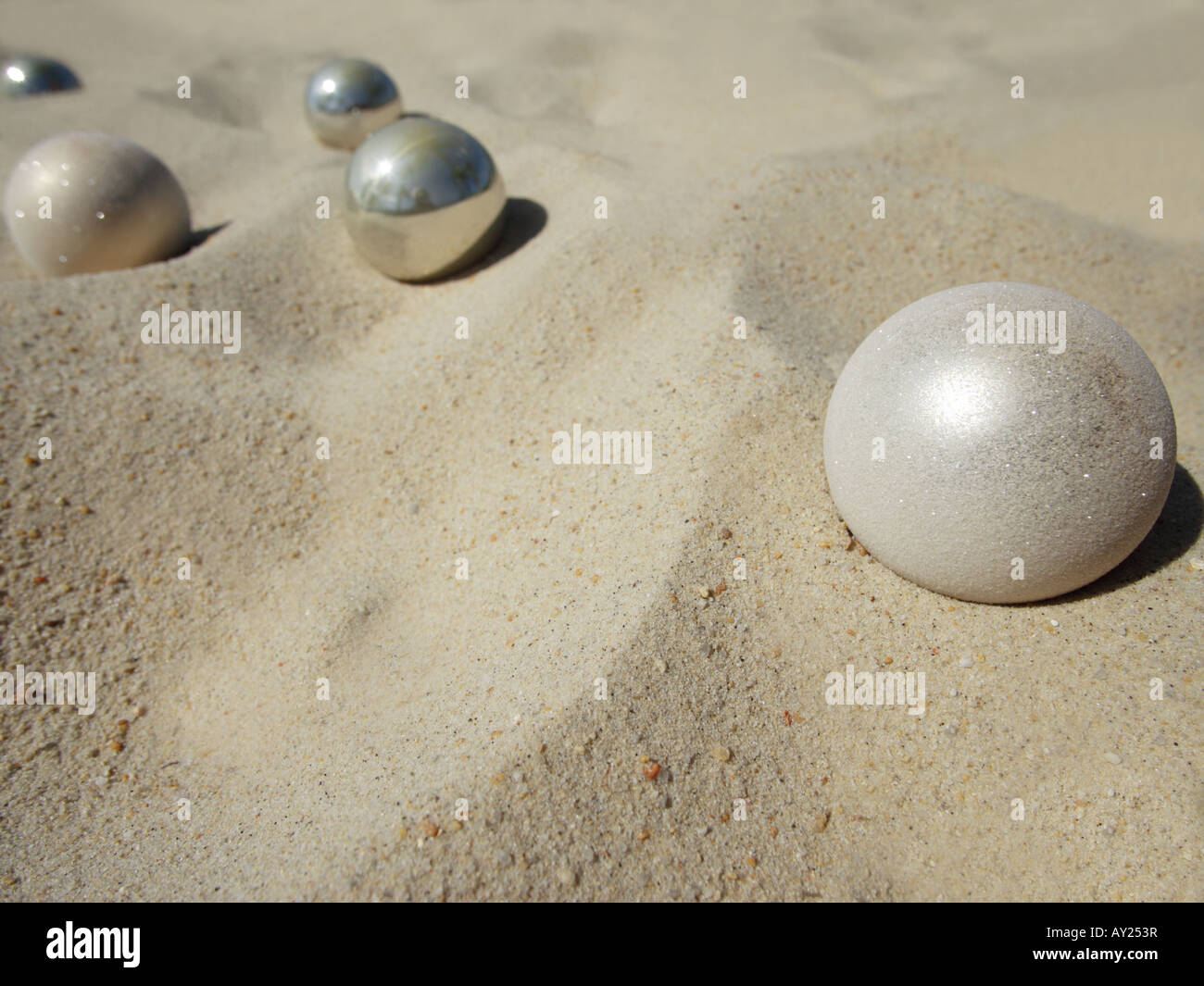 Five metal balls hi-res stock photography and images - Alamy