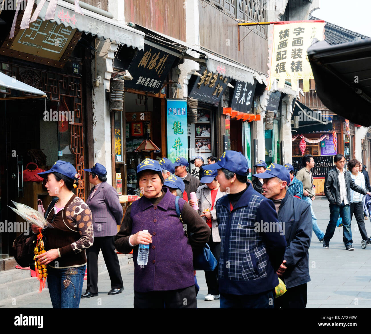 Old chinese woman hi-res stock photography and images - Alamy