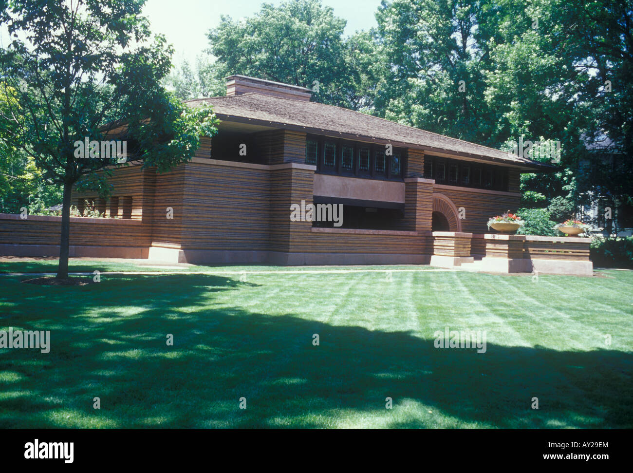 American Prairie Style house in Oak Park Chicago, designed by Frank ...