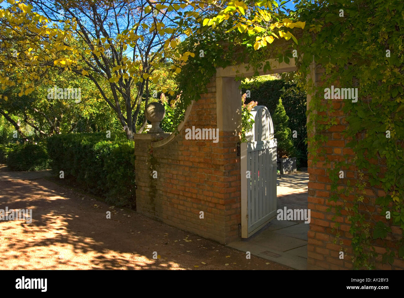 English Garden Gate Stock Photo - Alamy