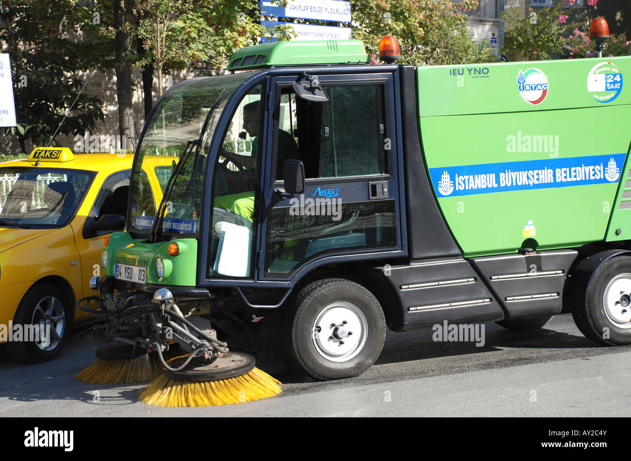 Istanbul, Road sweeper Stock Photo - Alamy