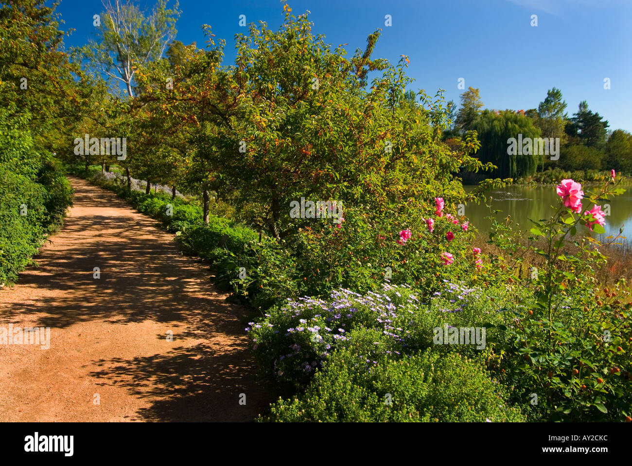 Garden Path around Lake Stock Photo - Alamy