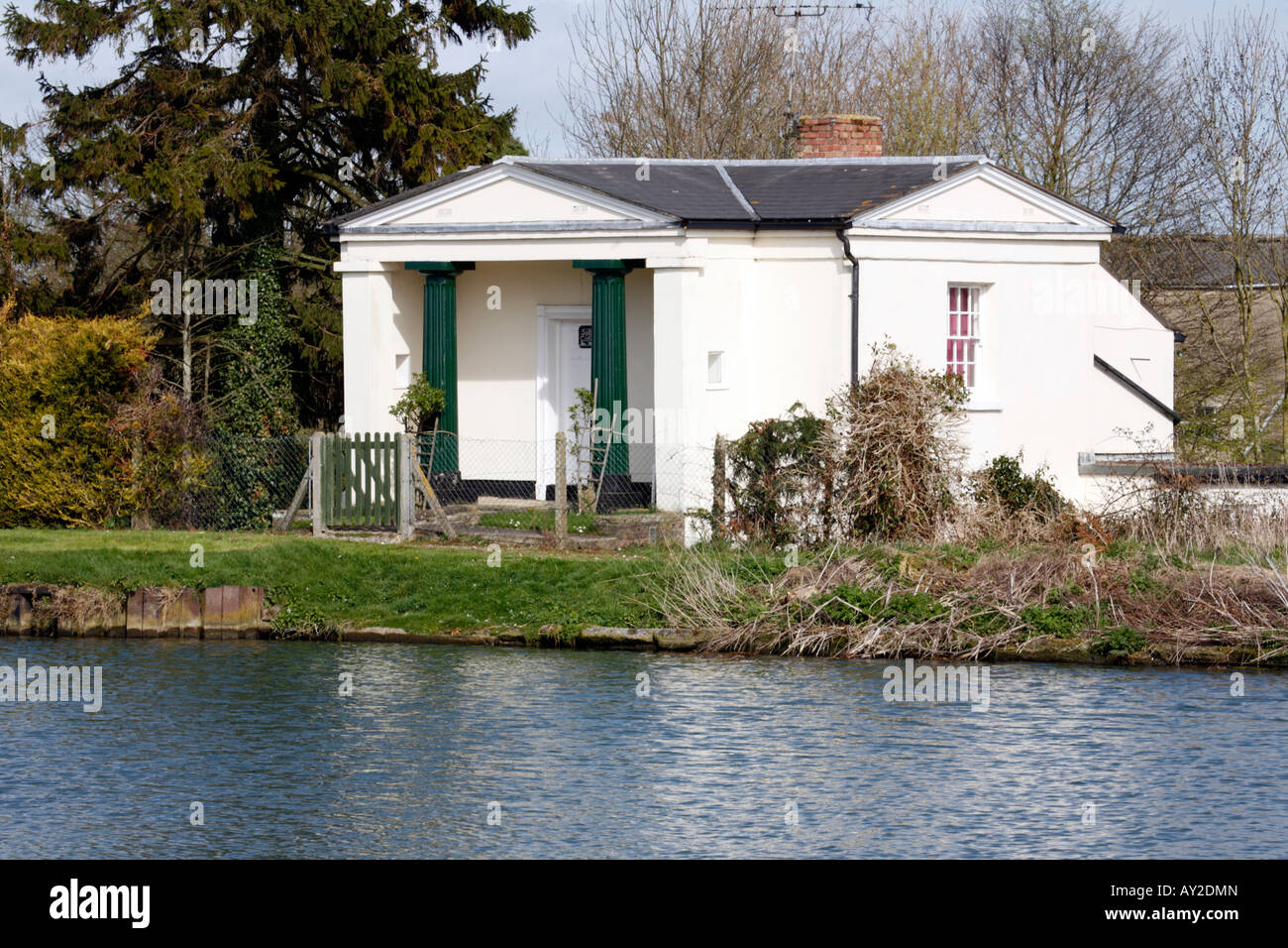 Lock Keeper's cottage at Splatt bridge on the sharpness and gloucester ...