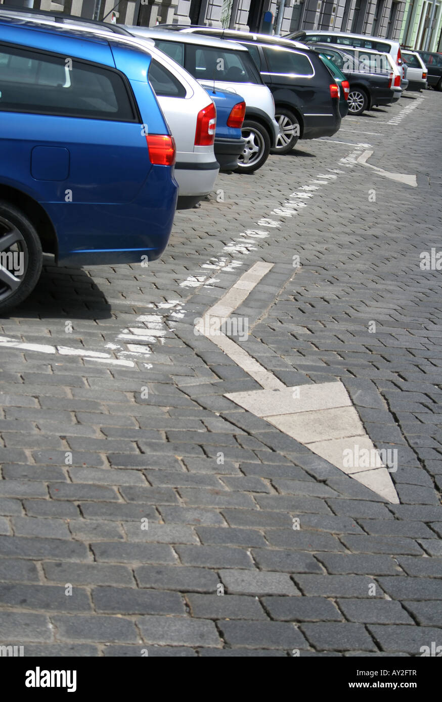 A row of multicolor cars (road background Stock Photo - Alamy