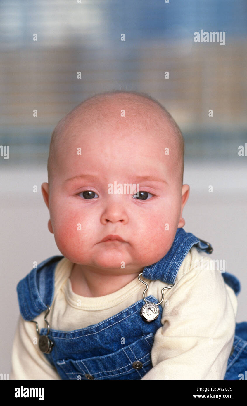 Boy looks sad hi-res stock photography and images - Alamy