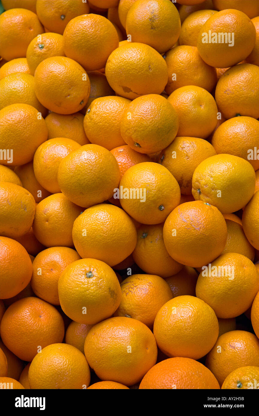 Oranges on one of the many fruit and vegetable stalls at the Mercado ...