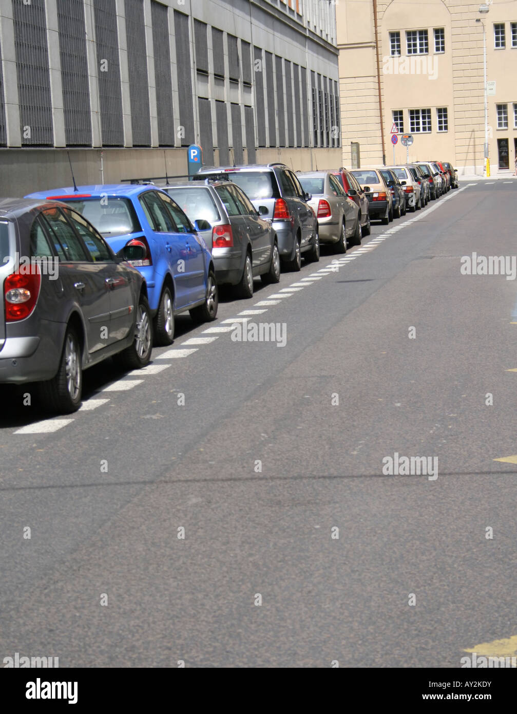 A row of multicolor cars (road background Stock Photo - Alamy