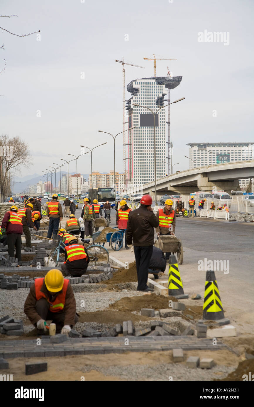 Construction workers doing road construction hi-res stock photography ...