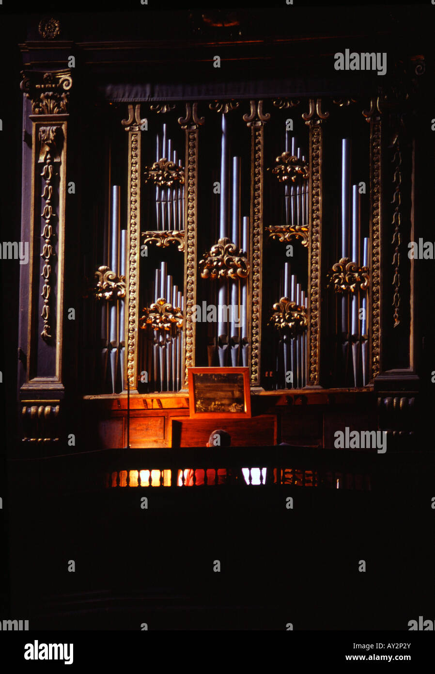 Organist who plays organ in church Stock Photo - Alamy