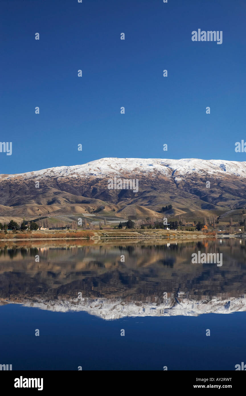 Pisa Range and Lake Dunstan in Winter Central Otago South Island New ...