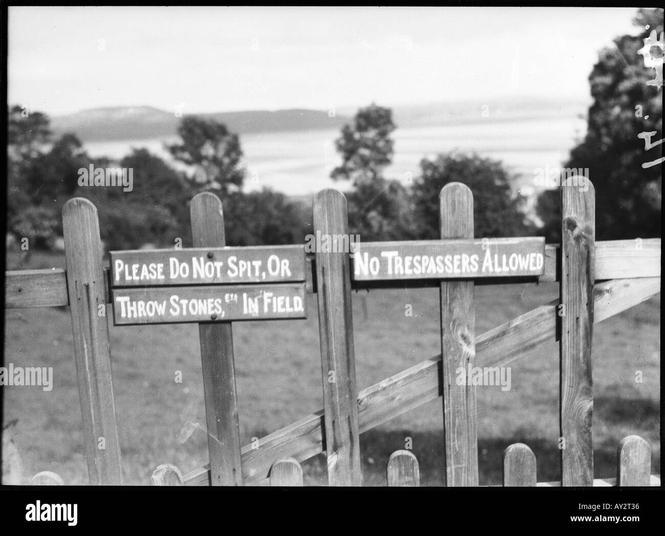 Do not throw stones sign Black and White Stock Photos & Images - Alamy