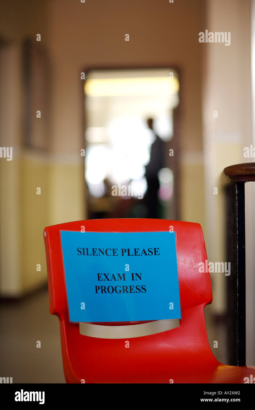 Silence please sign hi-res stock photography and images - Alamy