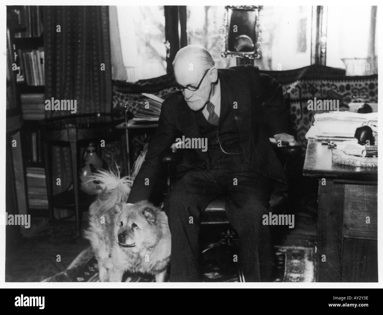 Sigmund Freud 1937 Neg24 Stock Photo - Alamy