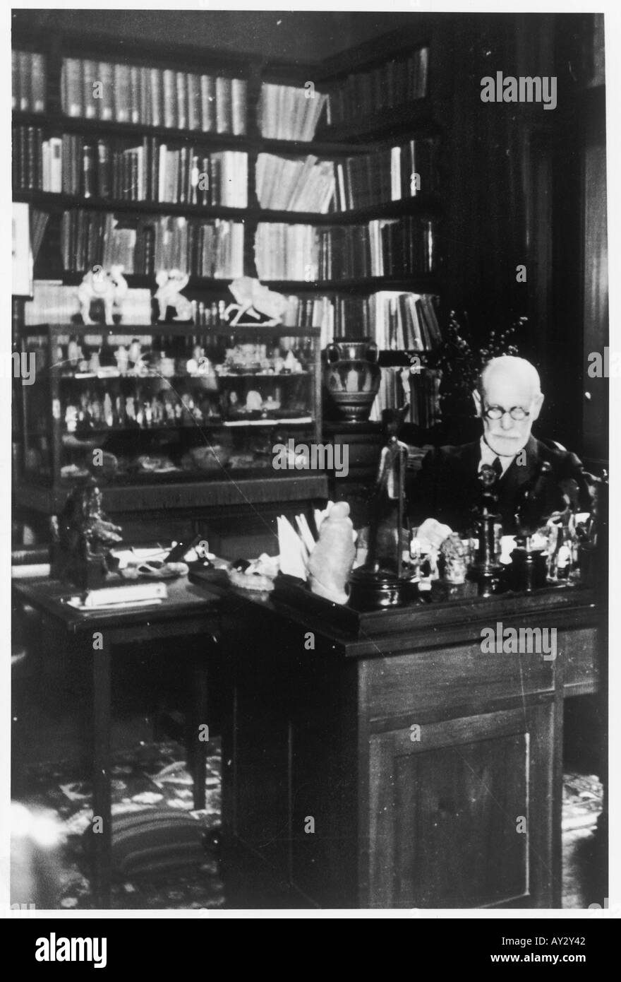 Sigmund Freud 1937 25a Stock Photo - Alamy