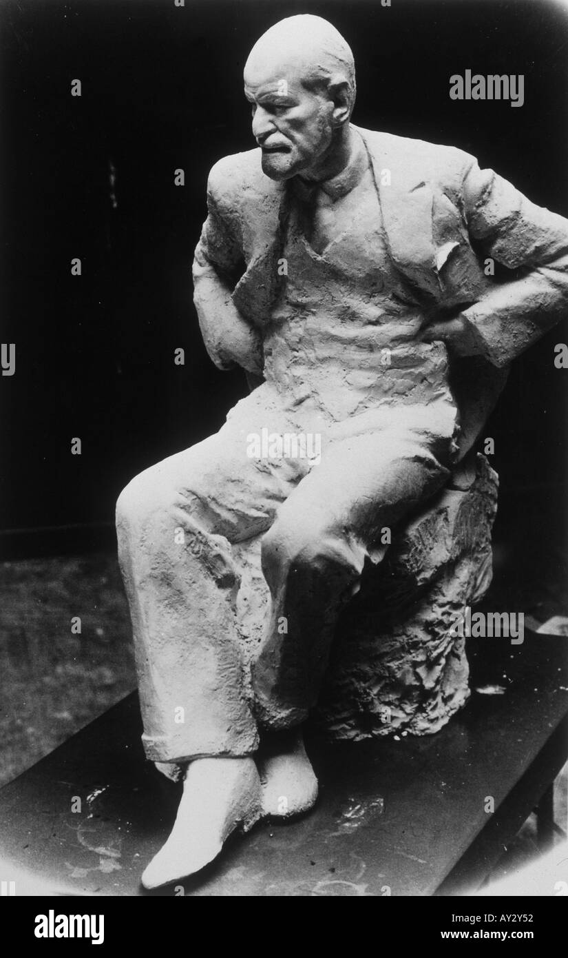 Sigmund freud statue hi-res stock photography and images - Alamy