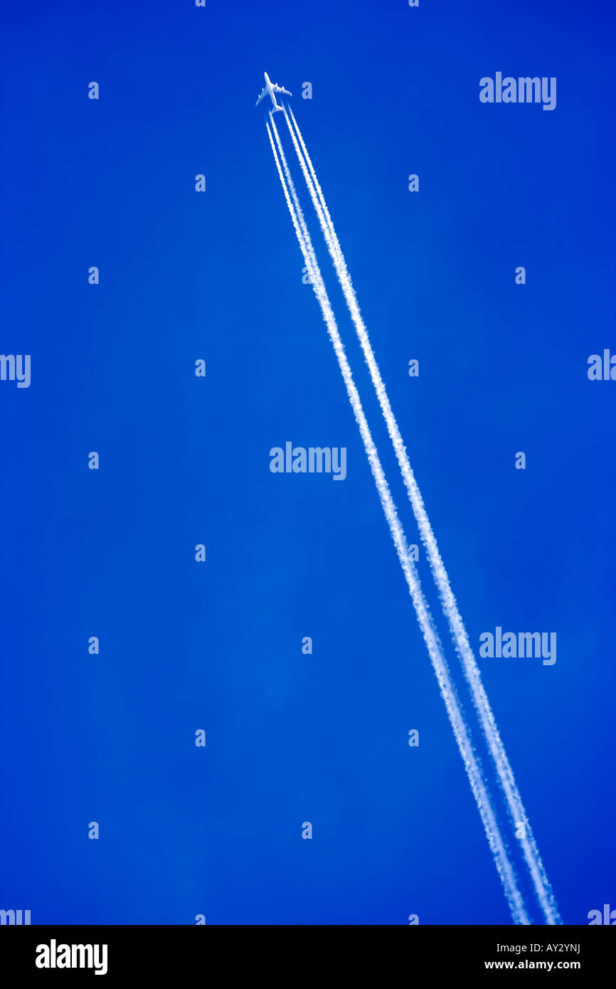 Jet trails against a blue sky Stock Photo - Alamy